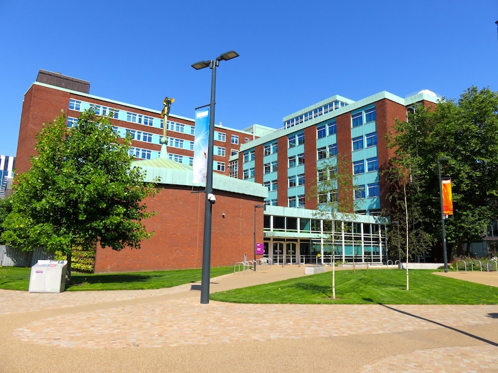 マンチェスター大学のキャンパスと留学情報を紹介 | Aoneko Lab